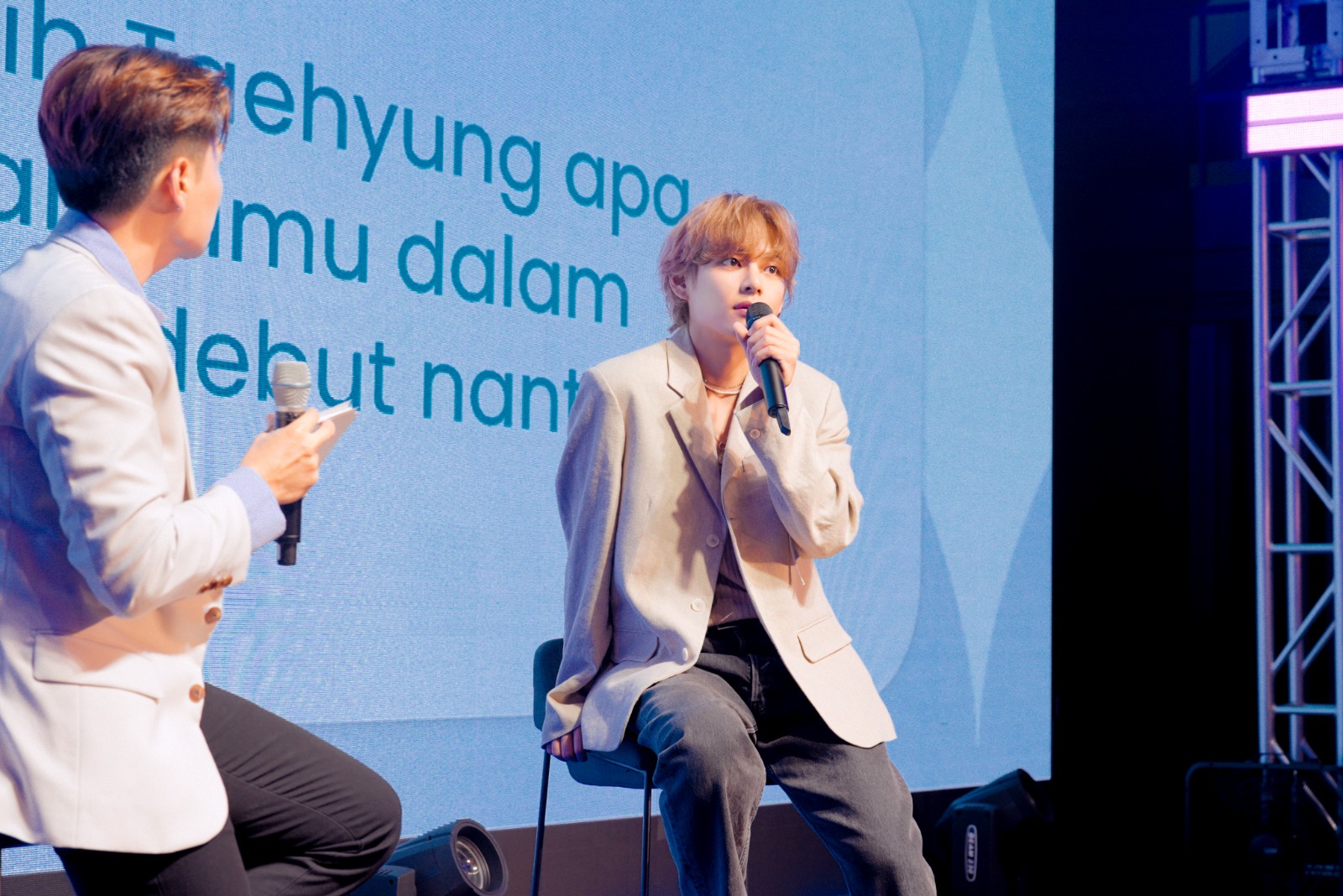 Mantap! Puluhan Investor SimInvest Ketemu Taehyung (V BTS) di Korea ...